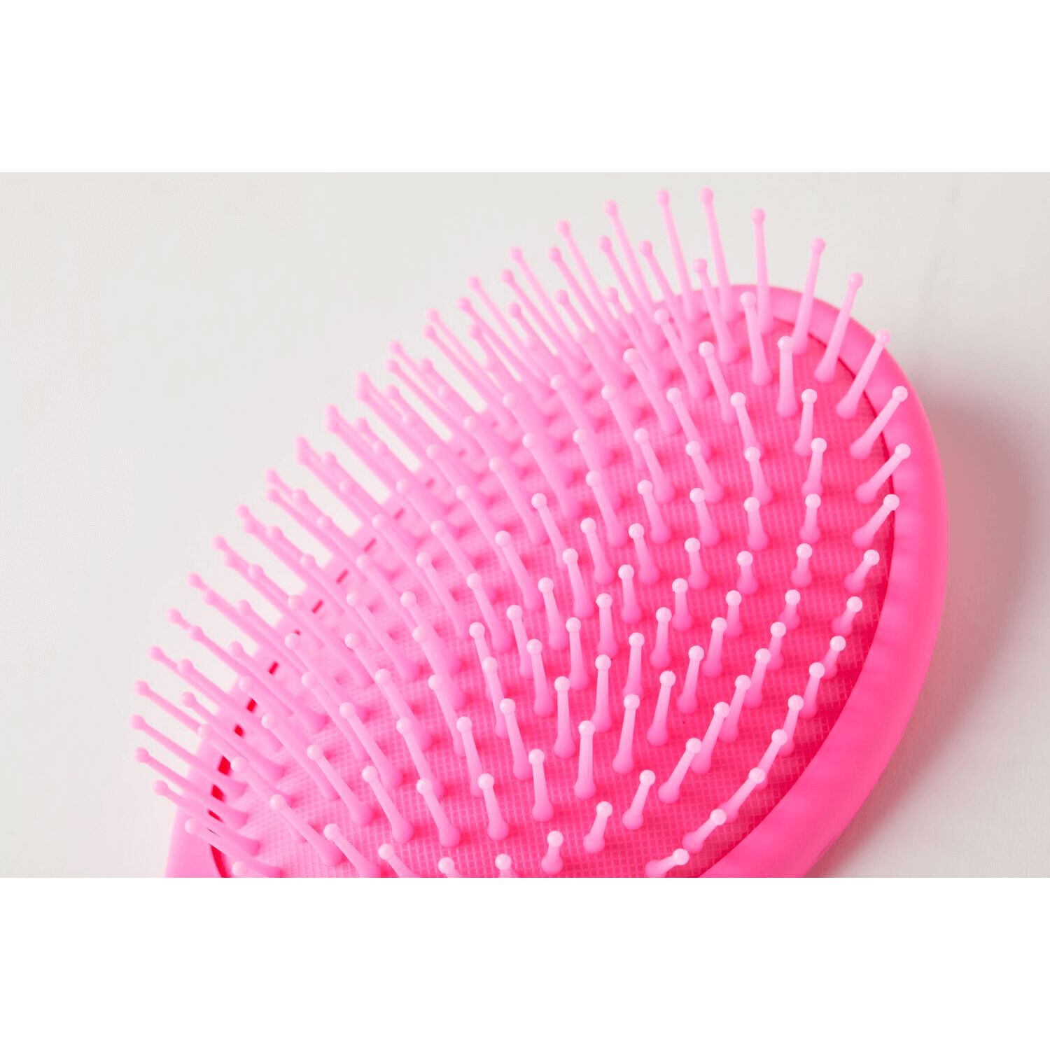 Strawberry Leopard Mane Tamer Cushion Detangler | Sally Beauty